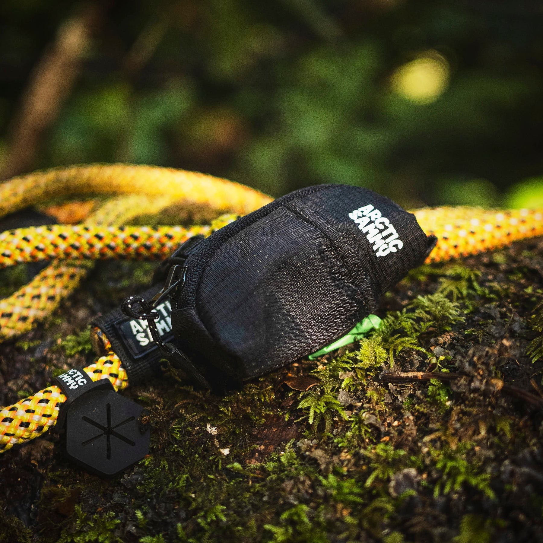 Dog poop Bag Holder | Arctic Sammy